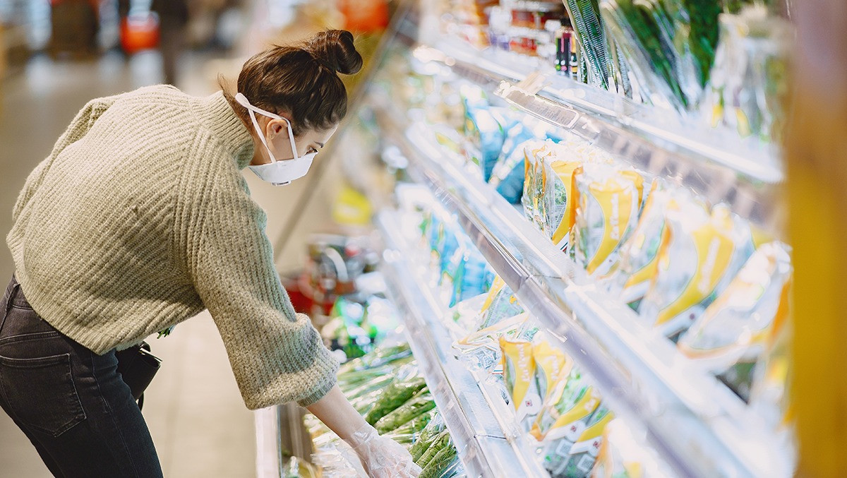 CBS: Consumer spends less, except on food